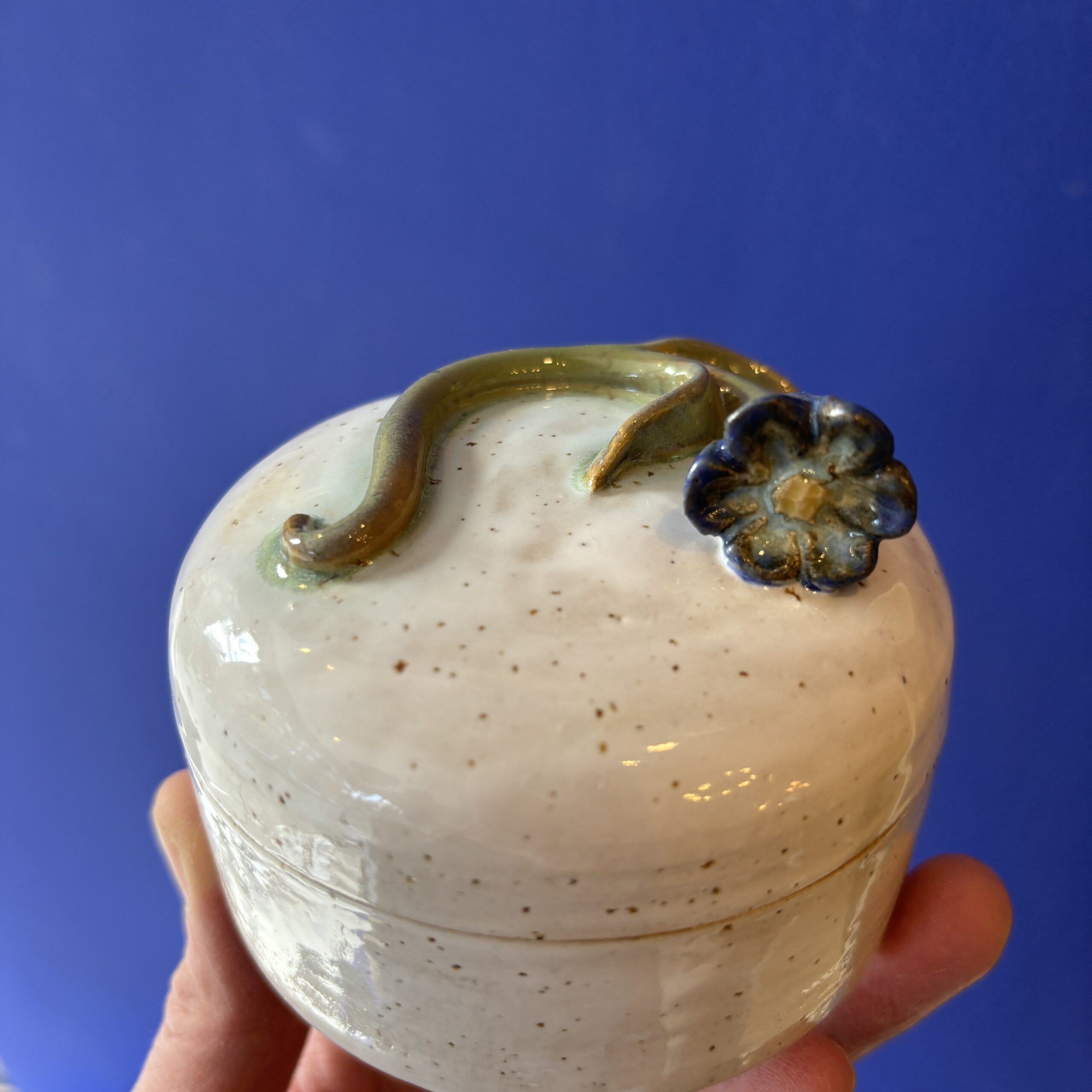 Blomster lågkrukke - elya.dk