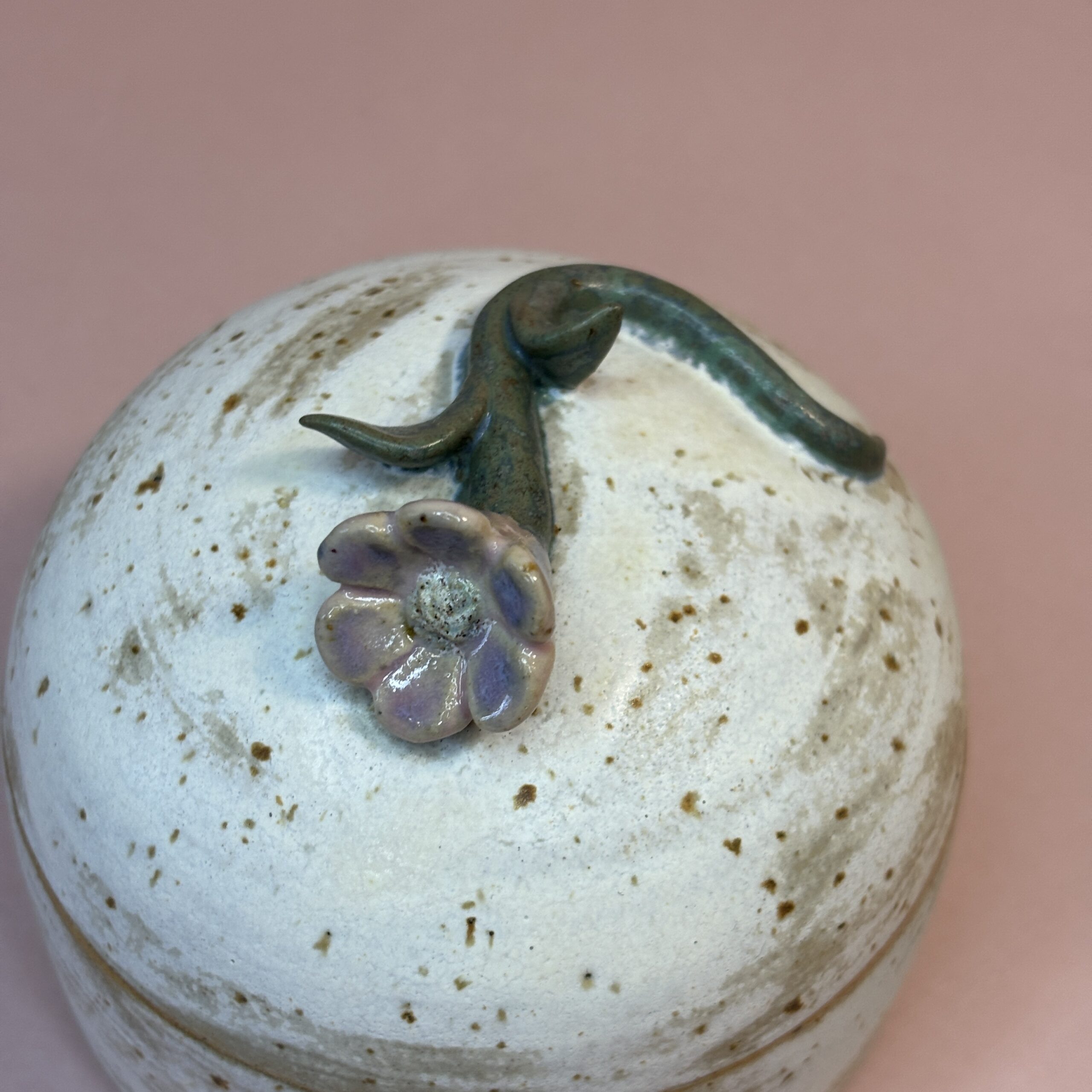 Blomster lågkrukke - elya.dk