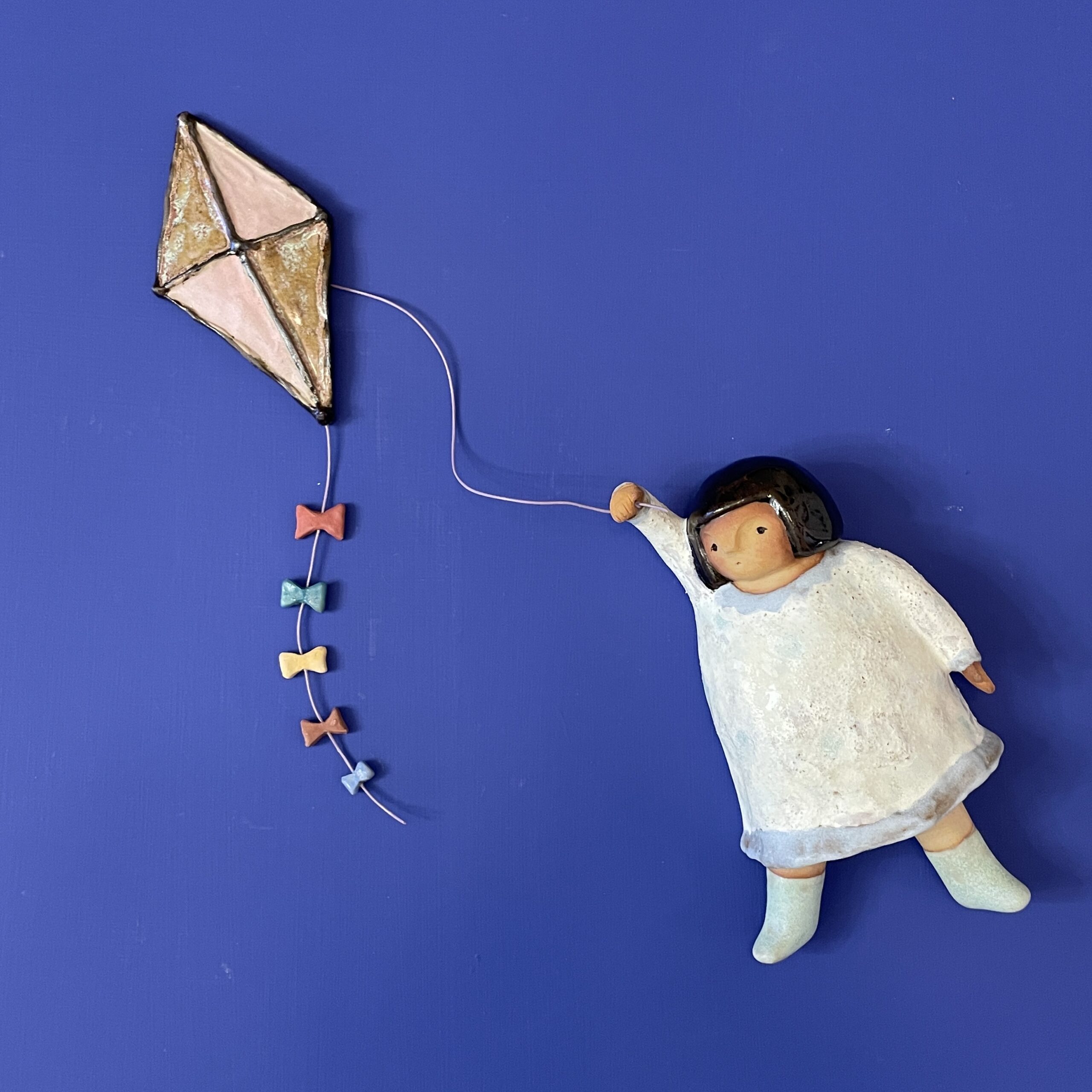 Pige med drage - elya.dk